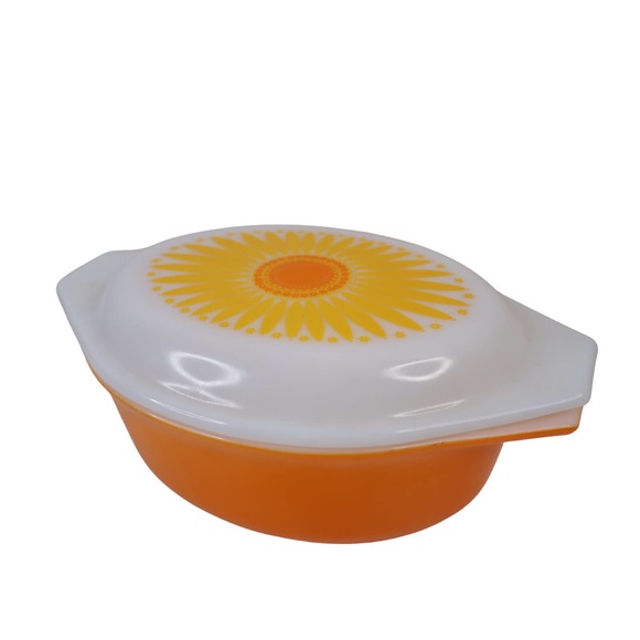 Pyrex | Kitchen | Vintage Pyrex Sunflower Daisey 5qt Casserole Dish ...
